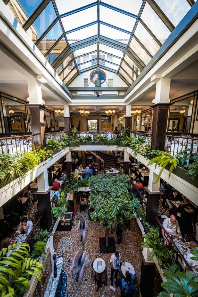 Le Café du Commerce, une brasserie parisienne centenaire épatante et ...